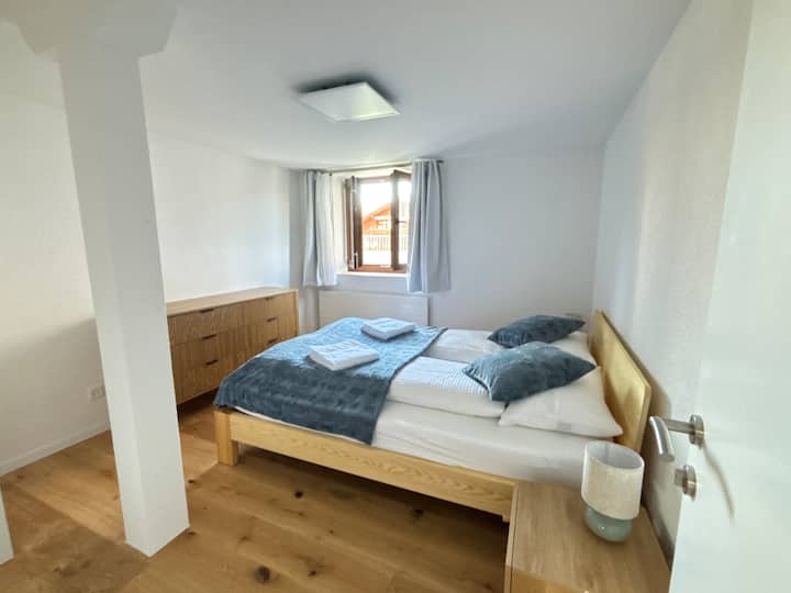 The Liftside Terrace Retreat – Modern & Cozy - Stalden