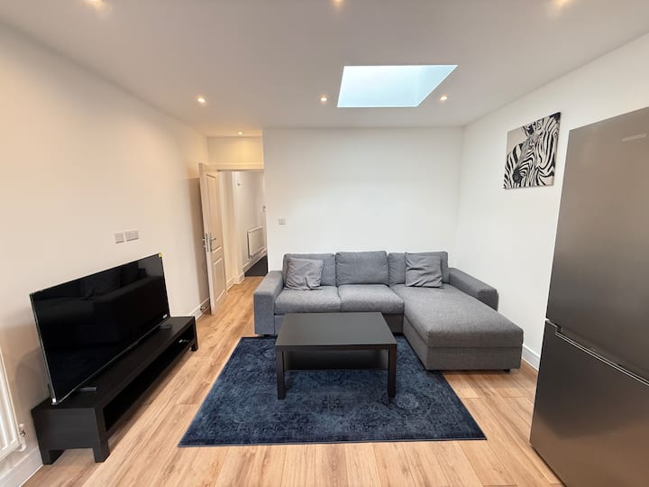 Stylish 2-bed Retreat|private Garden|free Parking - Ruislip