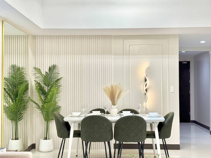 Luxe Modern 3br For Big Group Venicemall+freeprkng - Makati