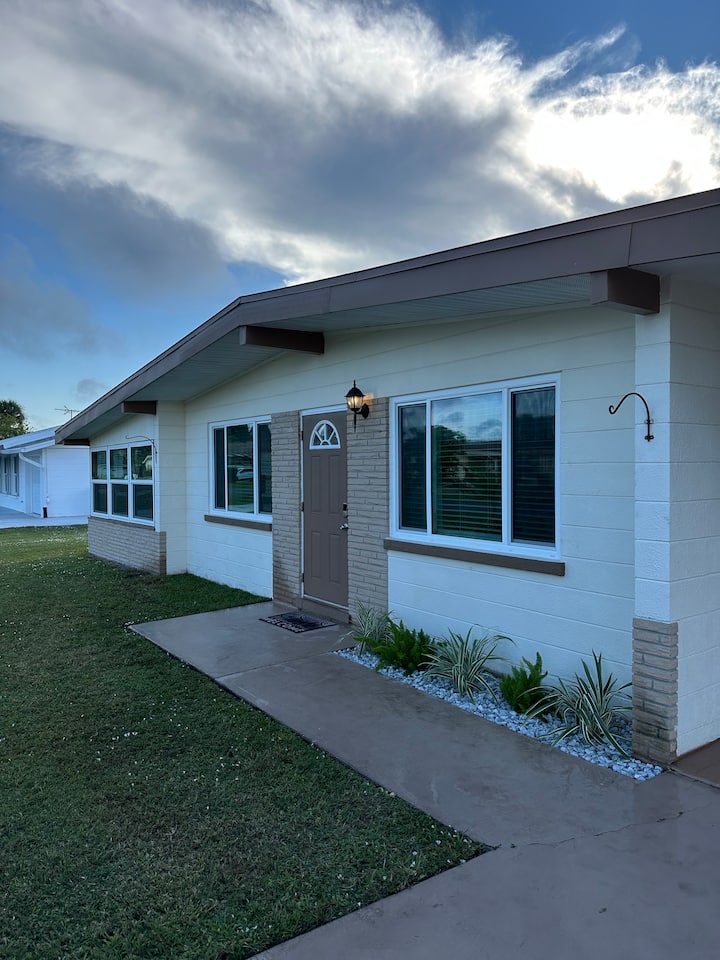 The Meadow Lark House - Englewood, FL