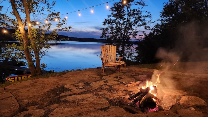Lakefront Cottage With Dock - New Brunswick