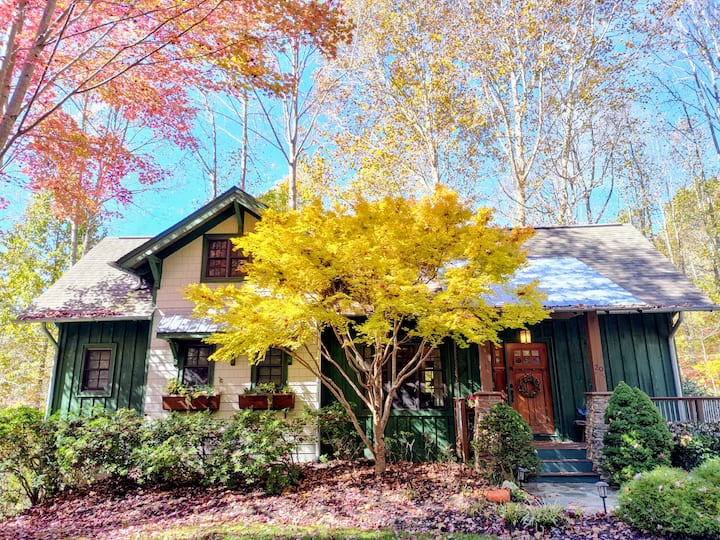 Romantic Treehouse View *Hot Tub* Golf*dining*pool - Maggie Valley, NC