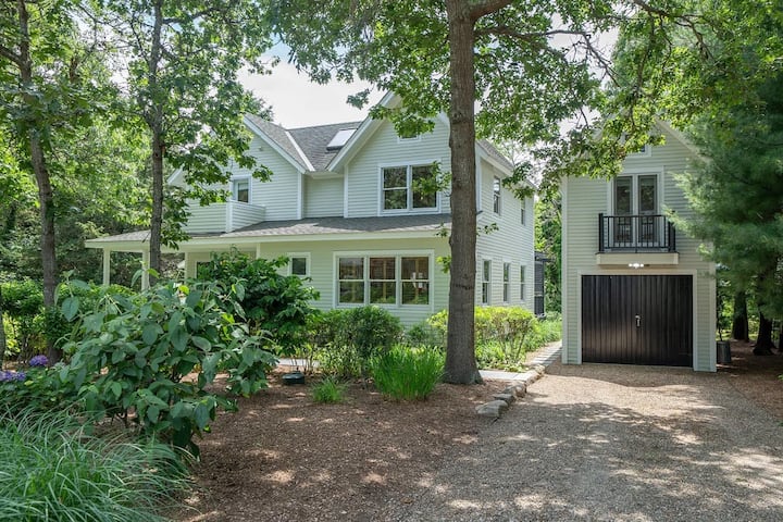 Oak Bluffs Oasis - Oak Bluffs, MA