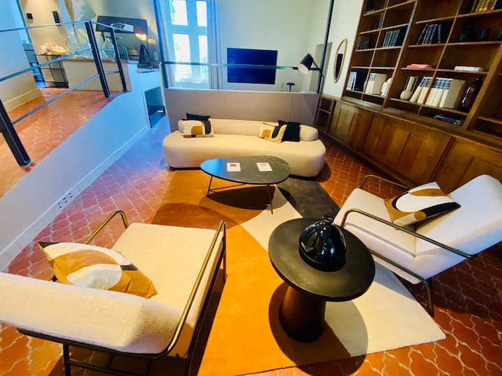 Spacieux Loft Design, Dans Un Château.
Aix-en-pce - Rousset