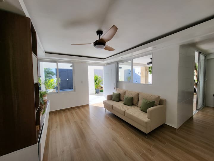Villa Privada Con Piscina En Boca Chica Centro. - República Dominicana