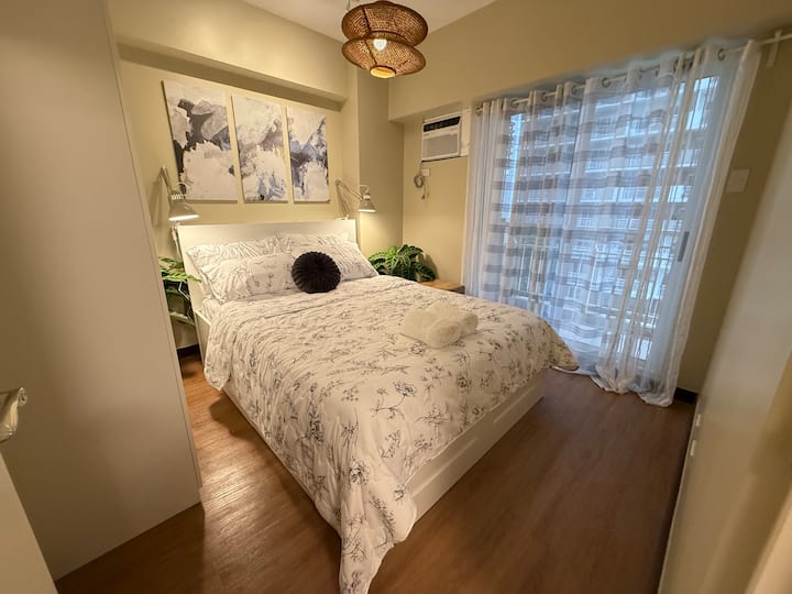 Aesthetic Apartment Condo W/ Pool Balcony & Deck - Makati
