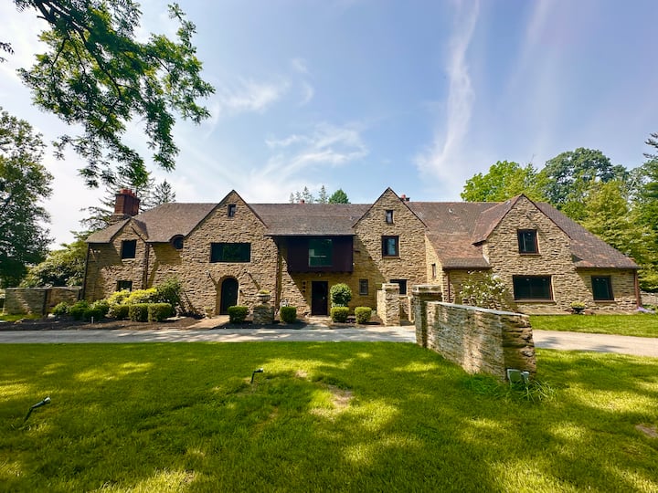 Elegant Main Line Mansion - 梅迪亞