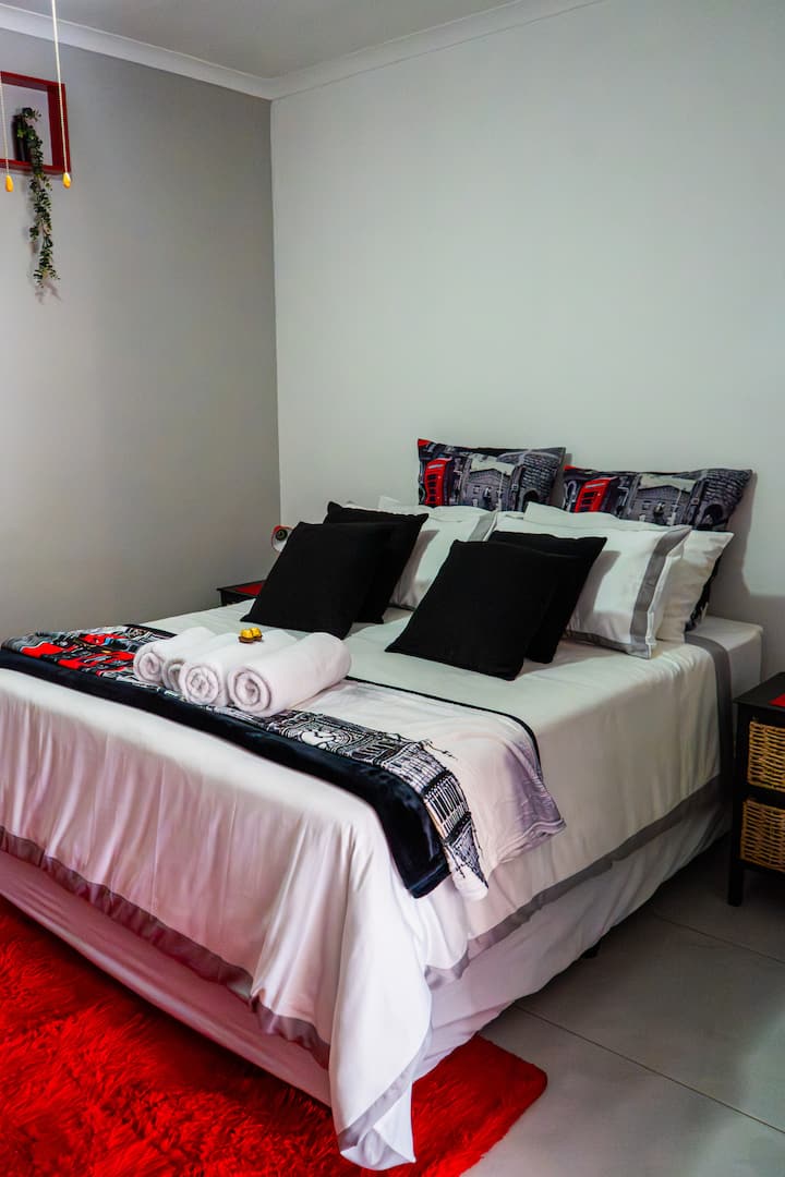 "El-tsuri"  Hartbeespoort - "British Unit" - Hartbeespoort