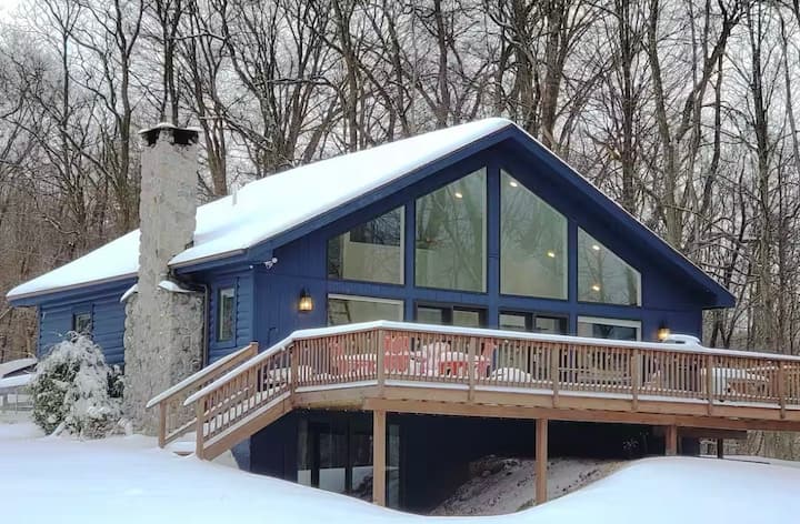 Bluebird Cabin: Windham Mtn Views & Hot Tub - Windham, NY