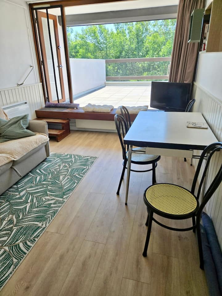 Appartement Tout Confort. Terrasse-loggia - Lac Chambon