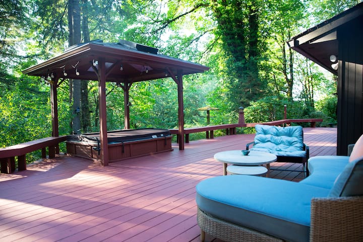 Forest Home In Olympia - Millersylvania State Park, Olympia