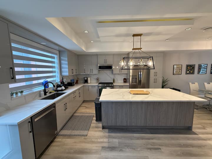 Comfortable 3-bedroom Townhome | Near Downtown! - British Columbia