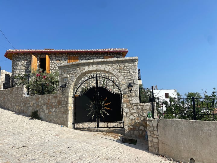 Roots Dhermi - Private House - Dhërmi