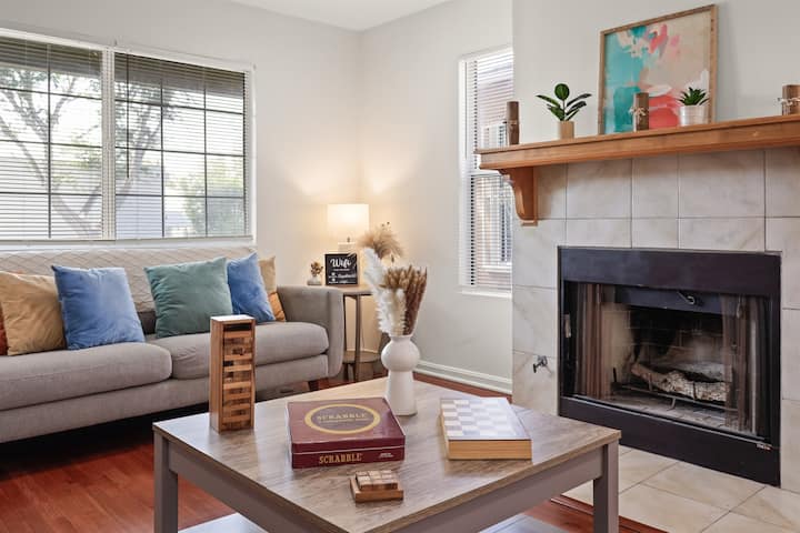 Sleeps 16! Big 4br/3ba Near Venice Beach & Lax - Inglewood, CA