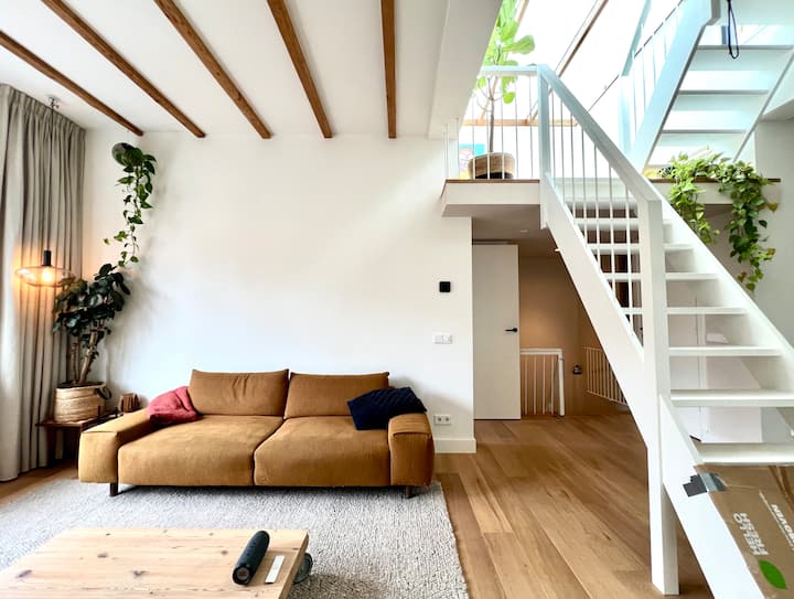 Uniek Split-level Appartement Met Ruim Dakterras - Amsterdam