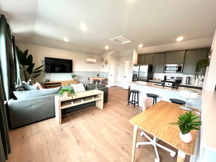 Bright Boho Modern Getaway - Austin, TX