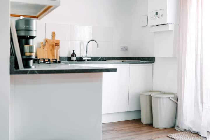 Pear Tree Nook | Stylish Stay Near Races & Town - Gloucestershire