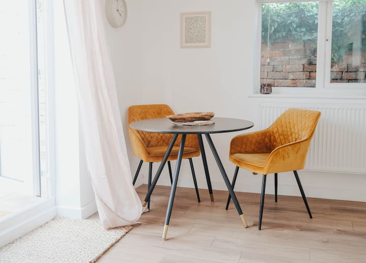 Pear Tree Nook | Stylish Stay Near Races & Town - Cheltenham