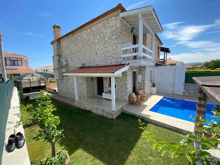 Havuzlu Taş Villa - Alaçatı