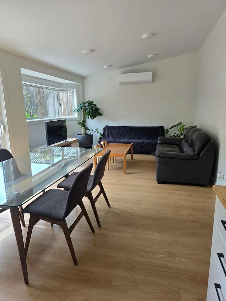 Cute By The Gardens - Timaru