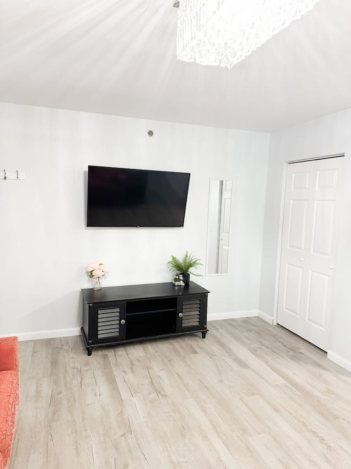 2 Br 1 Ba Spacious Modern Suites 13 - Anchorage, AK