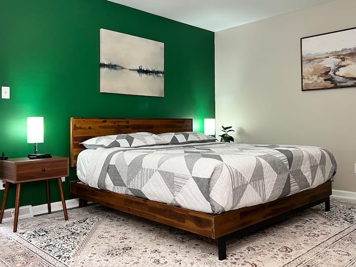 The Outpost-urban Basecamp W/ Hot Tub & Comfy Beds - Lexington, KY
