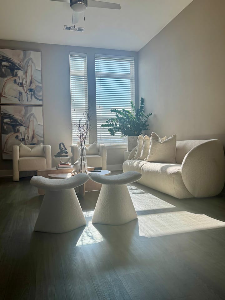 Modern Oasis Where Style Meets Comfort. - Sandy Springs, GA