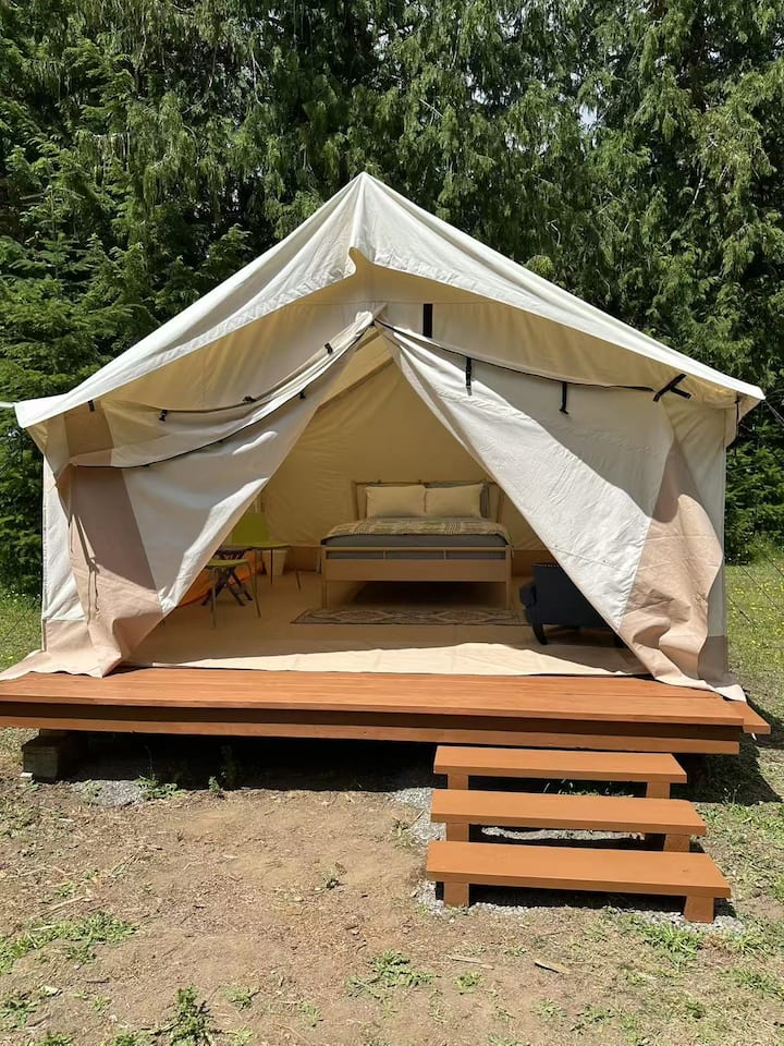 Tahoma Glamping Canvas Tent - Ashford, WA