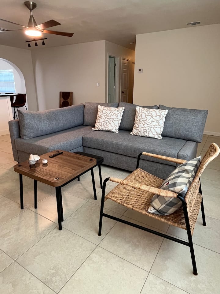 Coastal 3-2 Home • 13 Min Beach • Free Parking - Melbourne Beach, FL