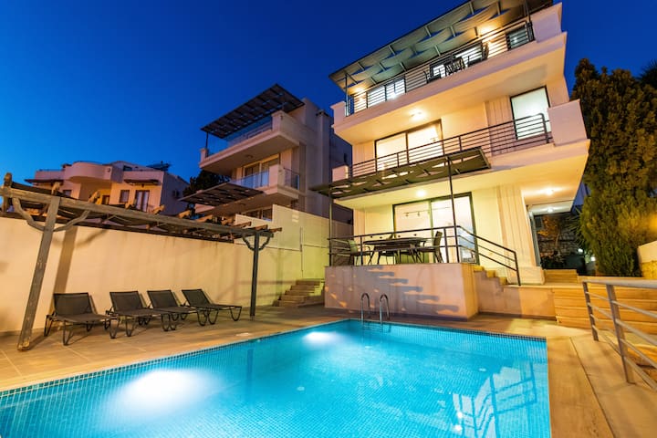 Kalkan'da Deniz Manzaralı Villa - Kalkan