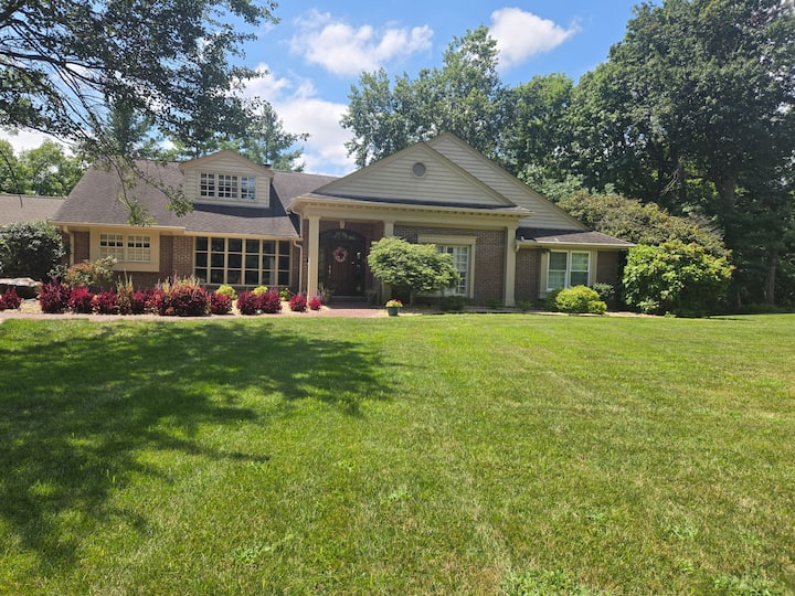 Epic Basement Dreamhouse - Evansville, IN