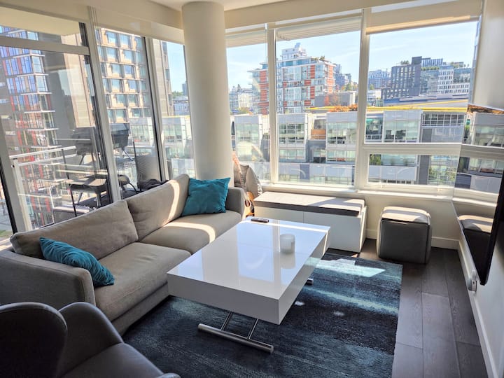 Bright Modern Condo In Olympic Village - Canada