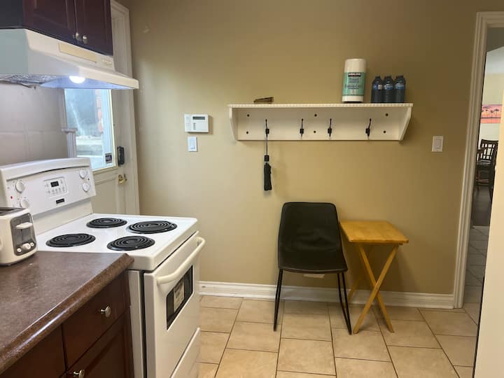 Comfy Cozy Suite Welland - Welland