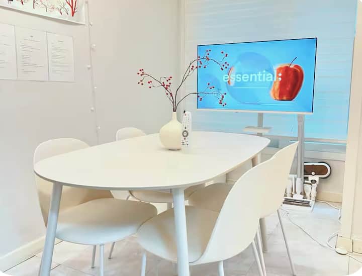 [오픈50%할인/최대6인(침대3개)]합법숙소/ 홍대입구도보5분 - Seoul