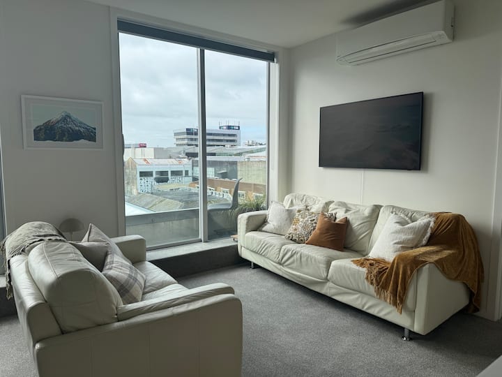 Central, Stylish City Stay - New Plymouth