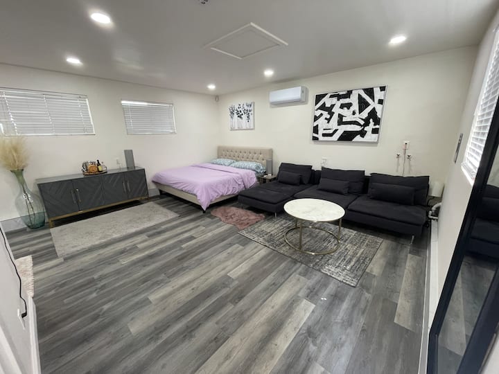 Cozy Detached Studio Guesthouse - Fullerton, CA