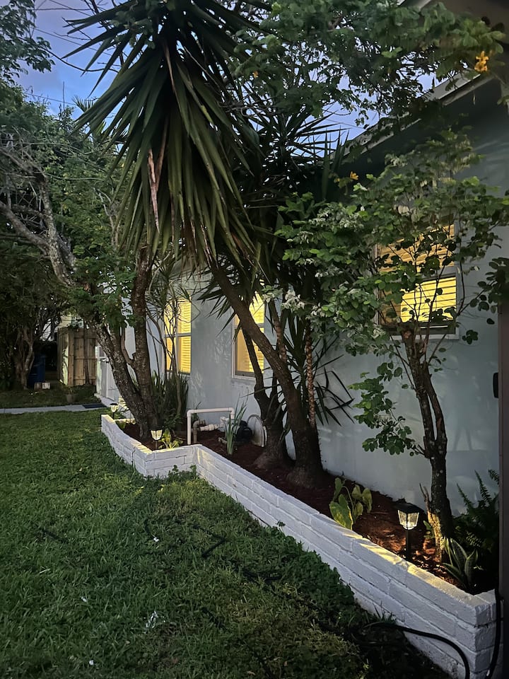 Family& Friends Guest-fave 4br | Rare Combo Stay - Fort Lauderdale, FL