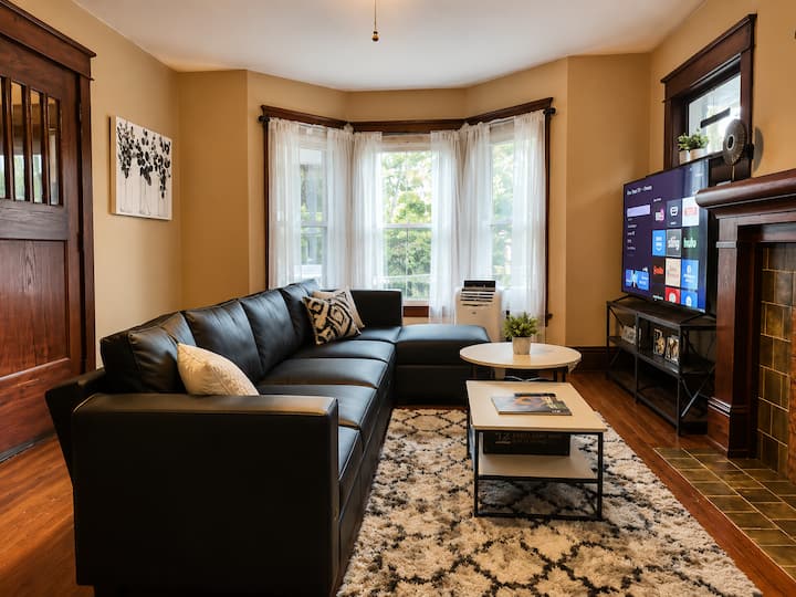 Sunny 3br In Classic Brick Home - Erie, PA