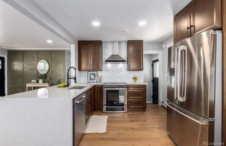 Sunny & Spacious Upper Unit - Littleton, CO