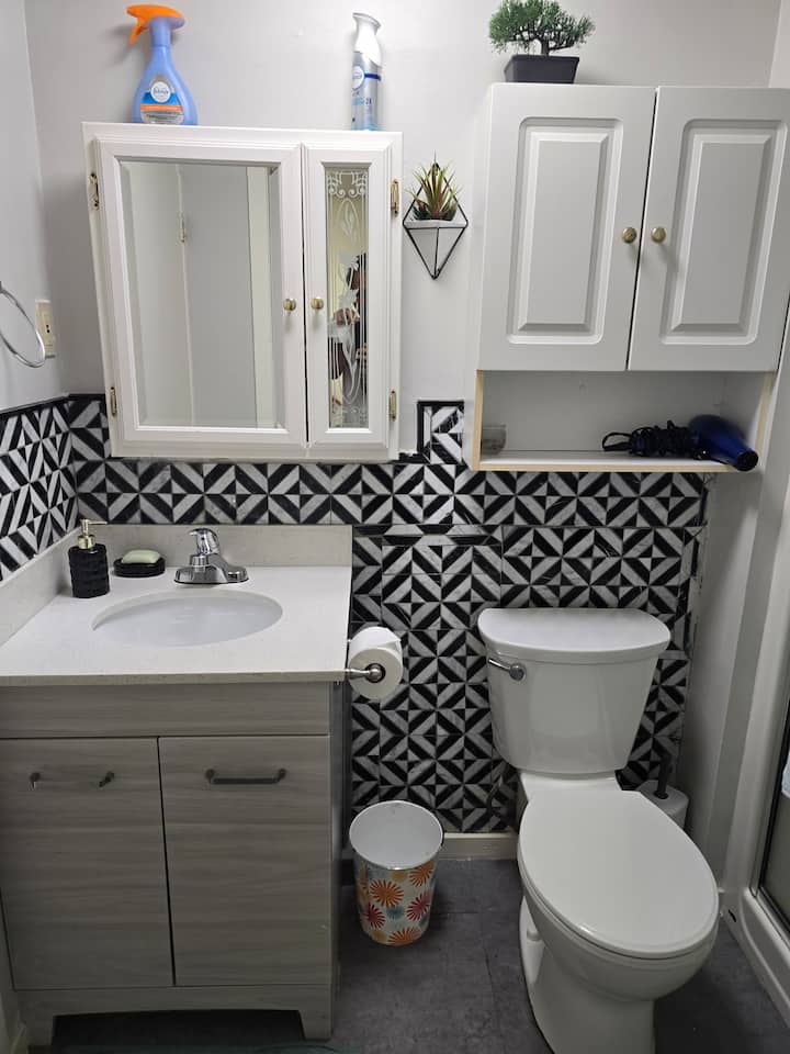 Private One Bedroom Suite - Saanich