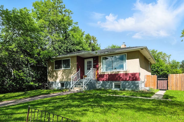 Main Floor House - St. Albert