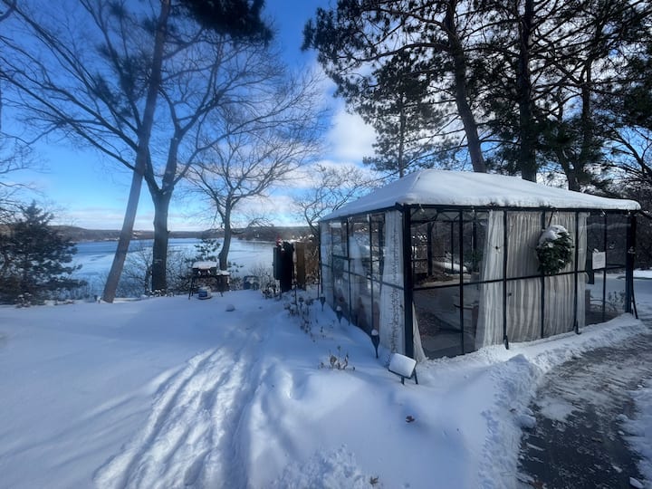 Relax&rewind In “The Glass Frame” - Stillwater, MN