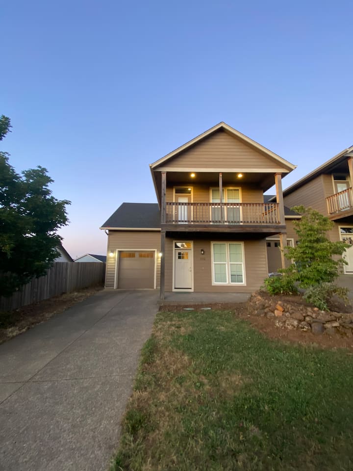 The Emmett Home - Silverton, OR