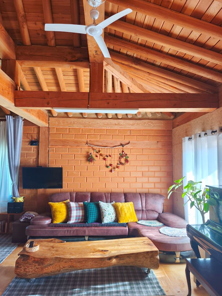 마당과 숲이 있는 한옥 독채 | 스테이 화요일 - 신평면