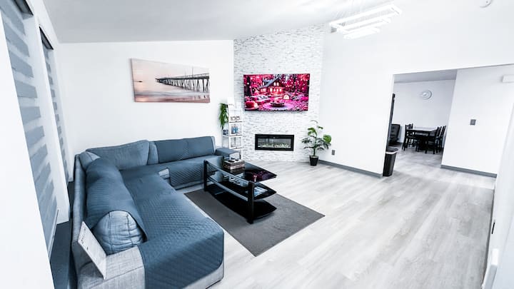 Velora House | Stylish Home + Yard + Parking - Vancouver, WA