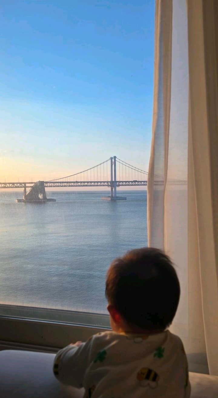 하버뷰 @광안대교정면뷰@체크인시간조절@짐보관@밀락더마켓*드론쇼*깨끗한침구@침실2@ 리뷰참고 - Busan