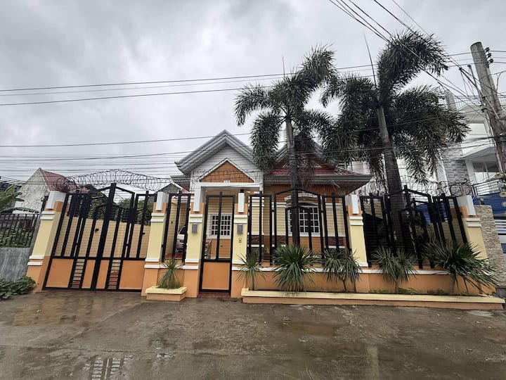 Jd Pool Villa 3br|pool|videoke|netflix|staycation - Cabanatuan City
