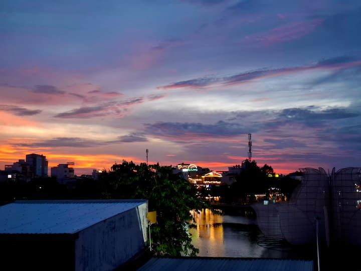 Thiên đườNg ẩM Thực, Trung Tâm, View Hồ, Sunset - Vietnam