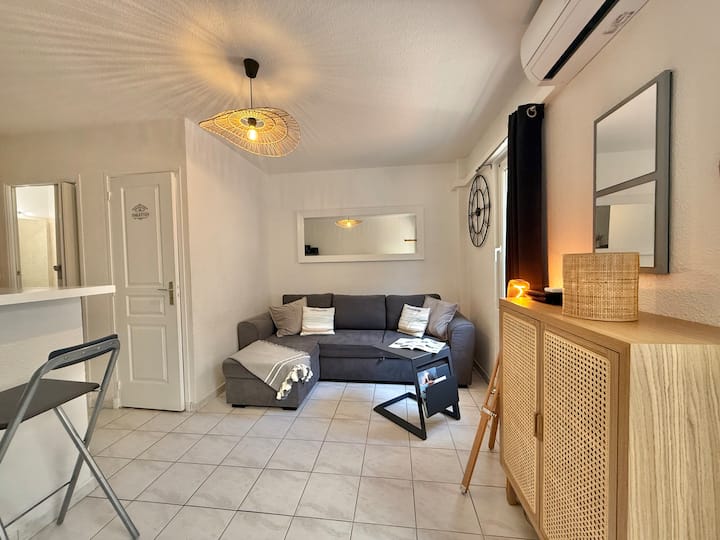 Appartement T2 Proche De La Mer, Terrasse+parking - ibis budget Fréjus Capitou A8