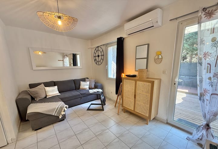 Appartement T2 Proche De La Mer, Terrasse+parking - Fréjus